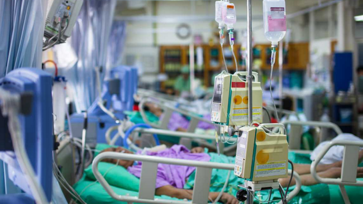 Médicos describen la situación en los hospitales mientras más ayuda ...