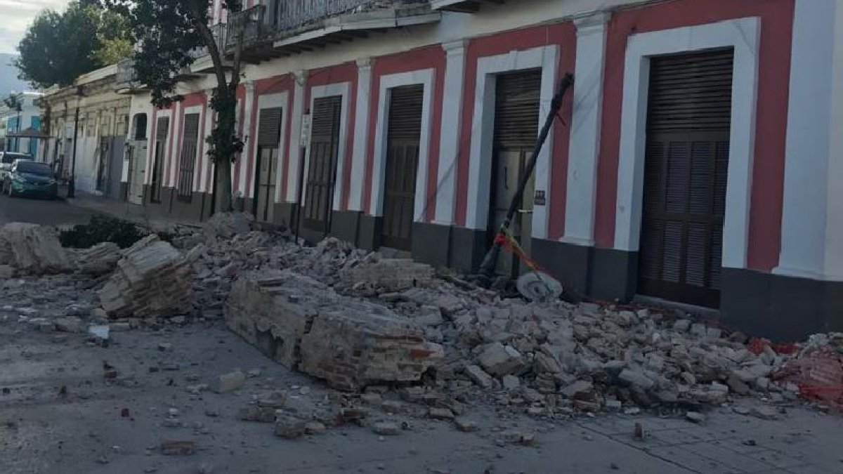 En video: colapsa parte de edificio en Ponce – Telemundo Washington DC (44)