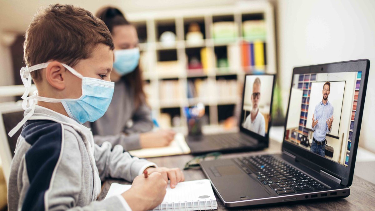 Escuelas de NJ inician el año escolar con aprendizaje mixto en medio ...