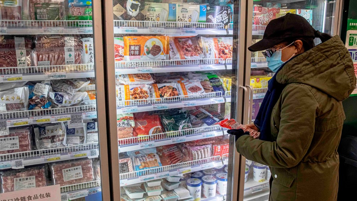 Coronavirus: China teme que la comida congelada cause rebrotes ...