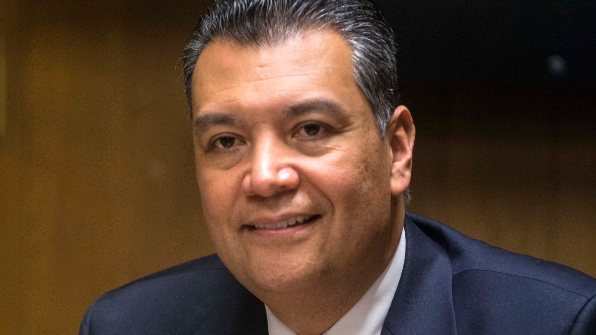 Quién es Alex Padilla, el primer hispano de California en llegar al ...
