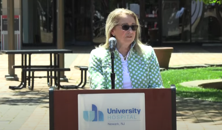 Comisionada de salud de NJ, Judith Persichilli,recibe merecido homenaje ...