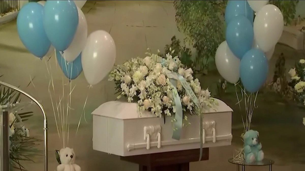 Funeral De Bebe Nacido Muerto La Salvación De Los Niños Pequeños