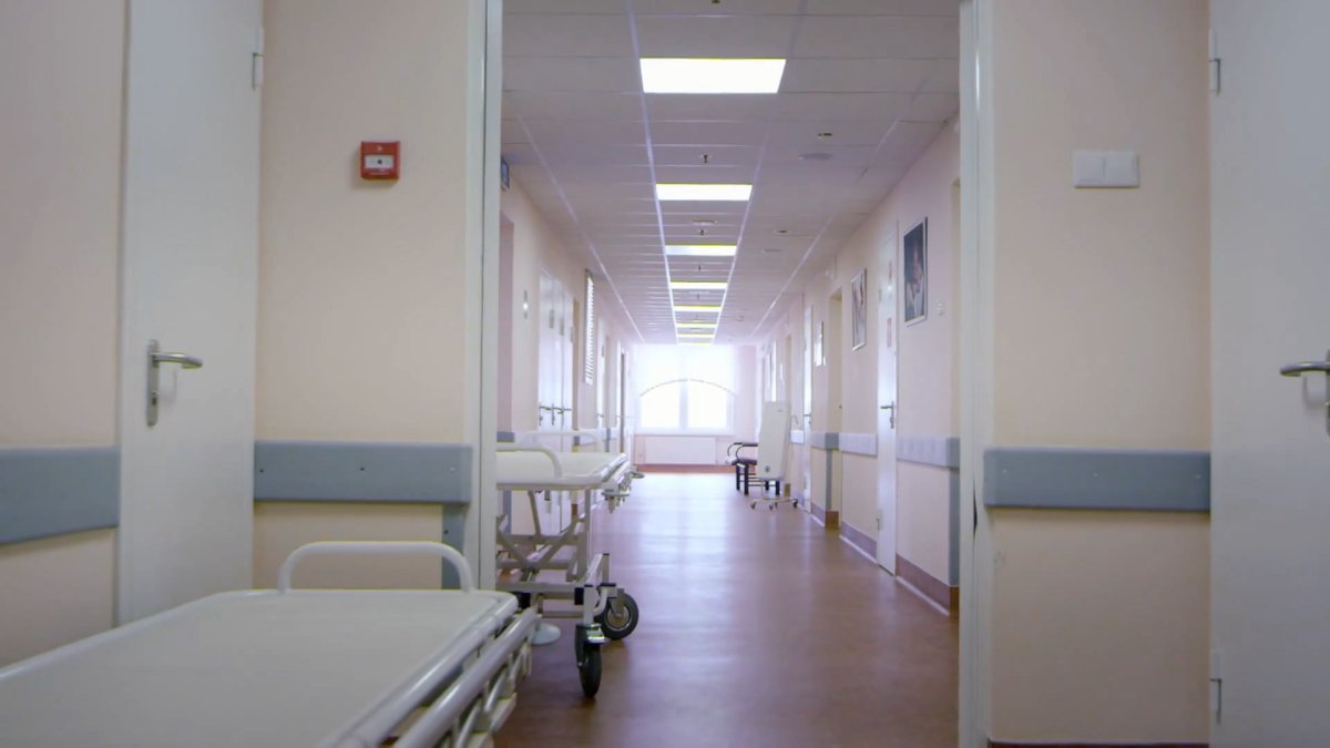 Cuarenta hospitales más de Nueva York deben suspender los ...