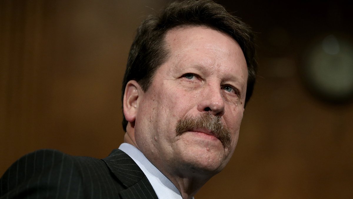 Senado confirma a Robert Califf como nuevo director de la FDA ...