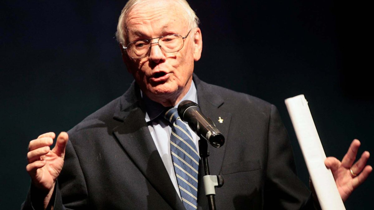 Neil Armstrong: el primer hombre que pisó la Luna con la NASA ...