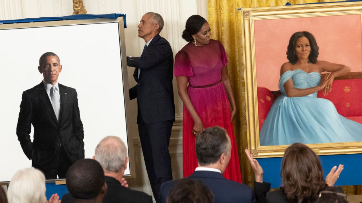 Barack y Michelle Obama regresaron a la Casa Blanca donde presentaron sus retratos oficiales ...