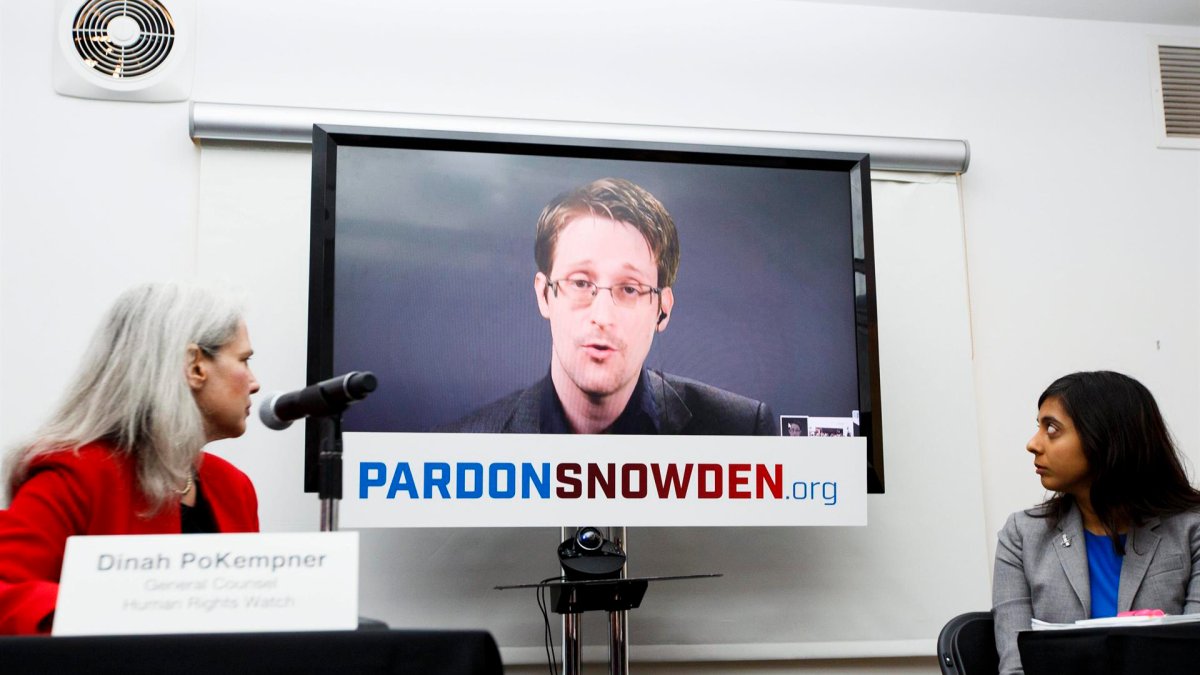 Putin concede la ciudadanía rusa a Edward Snowden, mientras EEUU ...