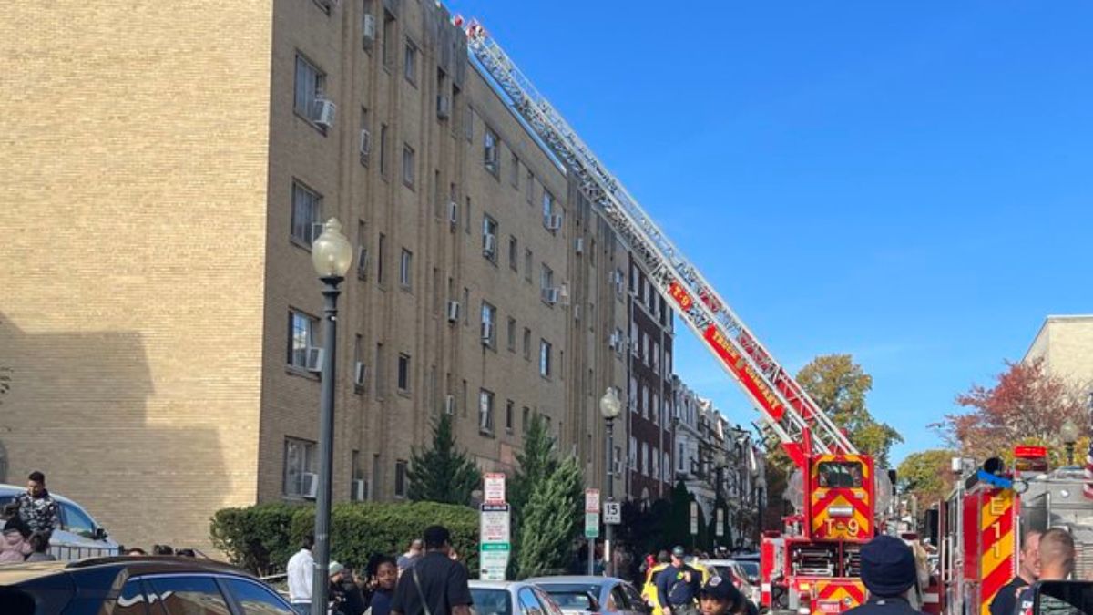 Rescatan a residentes atrapados en apartamentos al noroeste de DC ...