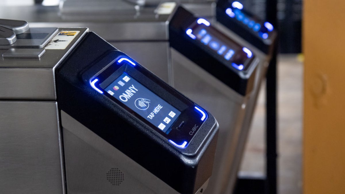 El uso de OMNY aumenta mientras el metro celebra 118 años – Telemundo ...