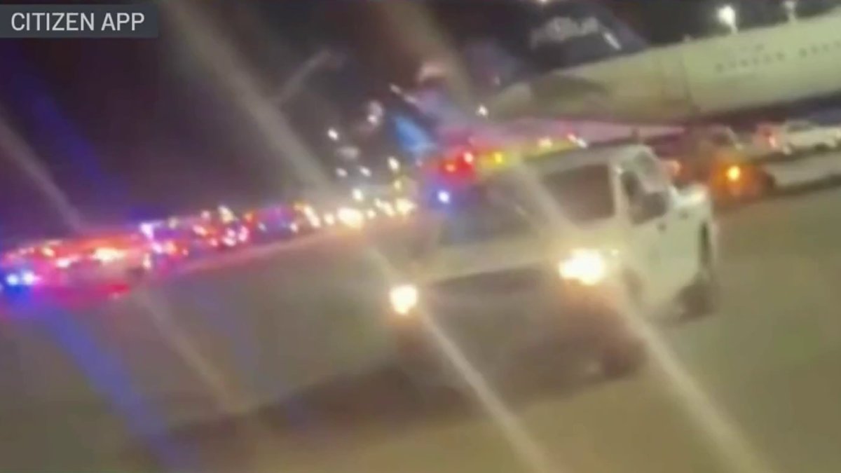 Passenger’s Smoking Laptop Forces Evacuation of JetBlue Flight From ...