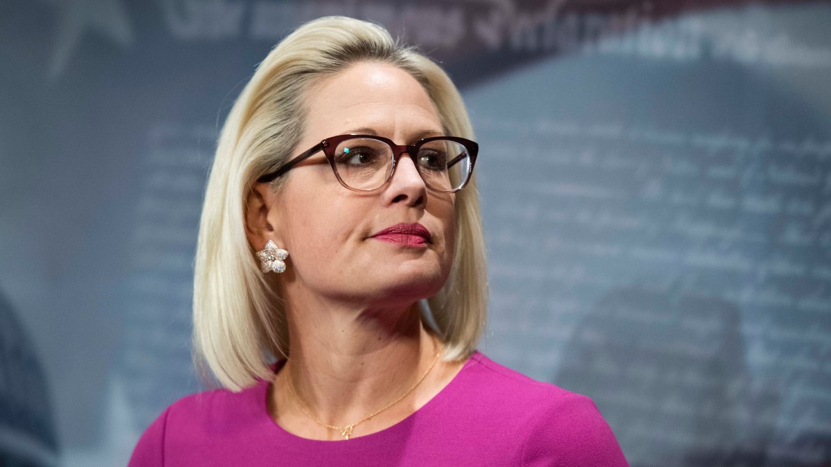 Kyrsten Sinema de Arizona se registra como independiente – Telemundo ...