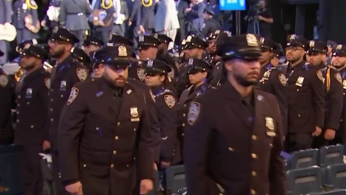 Ceremonia de graduación de nuevos policías del NYPD – Telemundo New ...