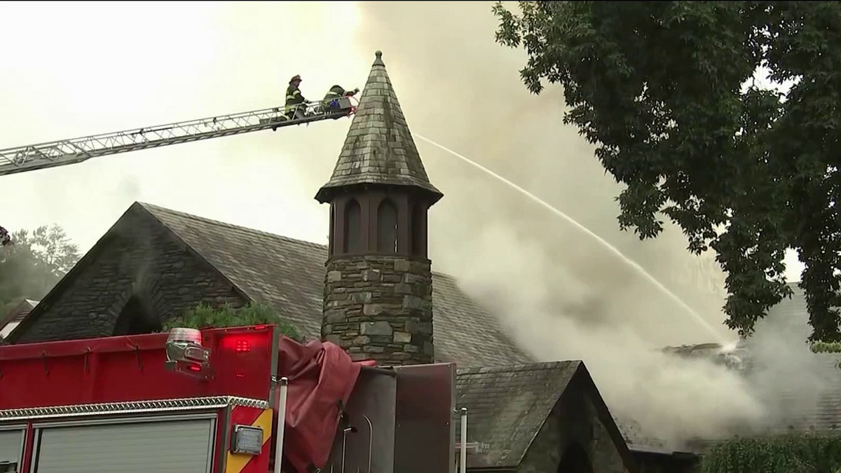Incendio destruye iglesia de Montclair, Nueva Jersey – Telemundo New ...