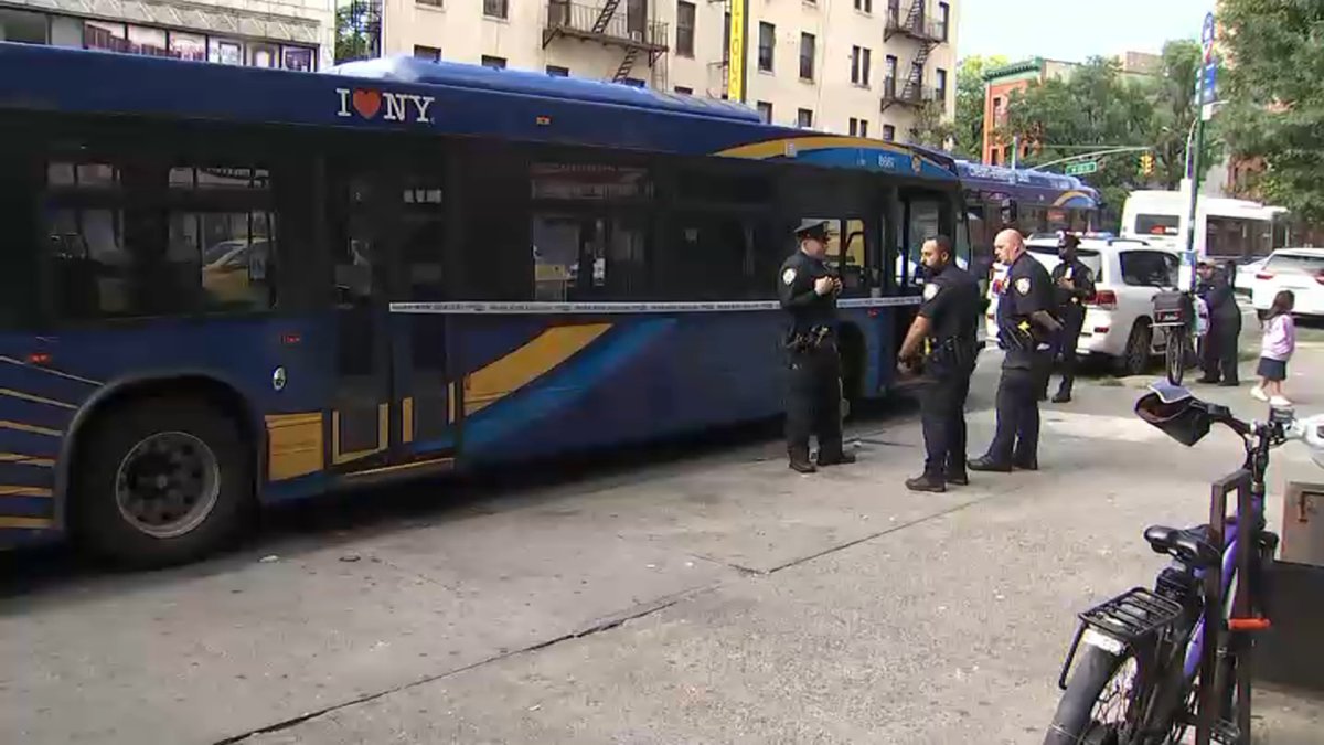 Balas perdidas impactan a dos buses de la MTA en Harlem a plena luz de ...