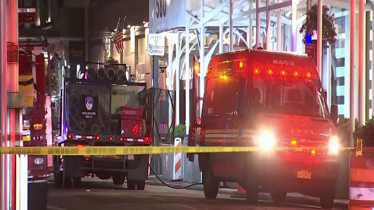 Equipo de emergencia trata de rescatar a persona atrapada en bóveda en ...