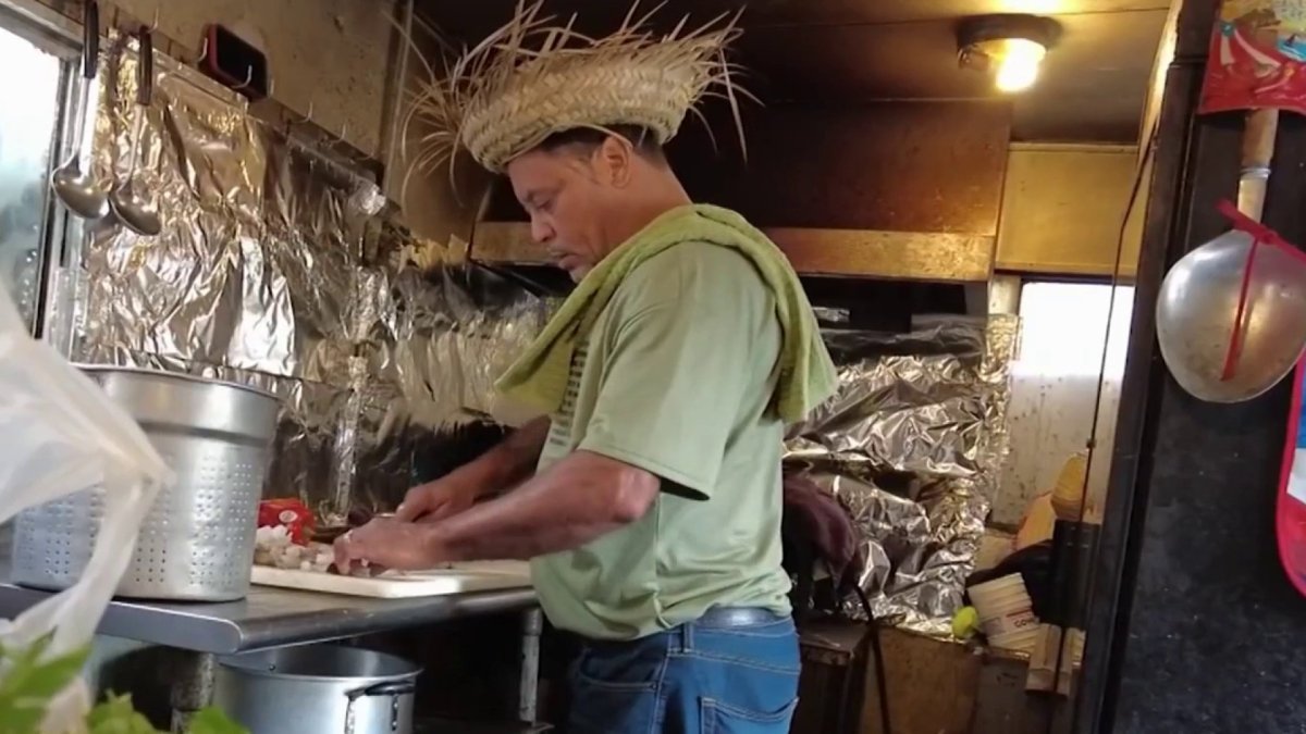 Puertorriqueño lleva años cocinando comida auténtica en El Bronx ...