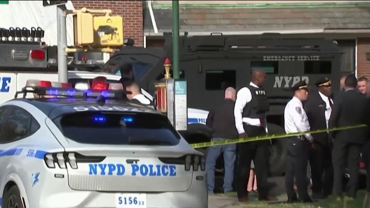 Hombre se dispara y se atrinchera en un apartamento de Queens ...
