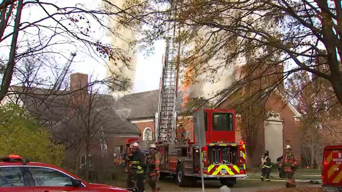 Rescatan a bomberos de DC que respondían a incendio en iglesia ...