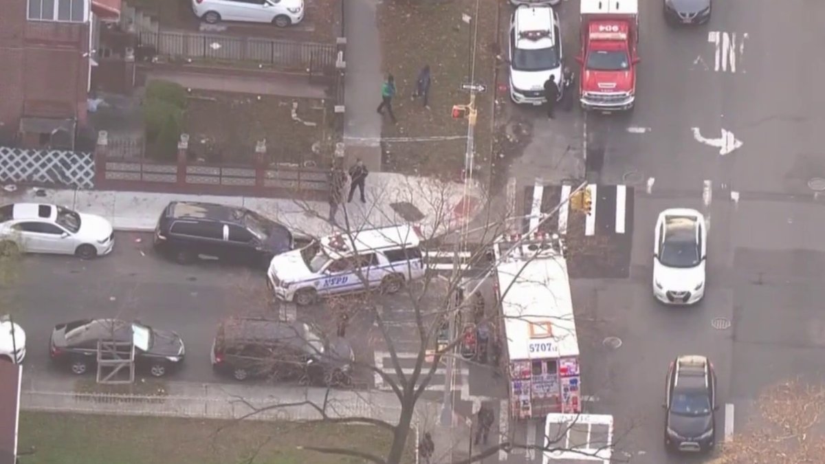 Arma militar descargada encontrada en Brooklyn – Telemundo New York (47)
