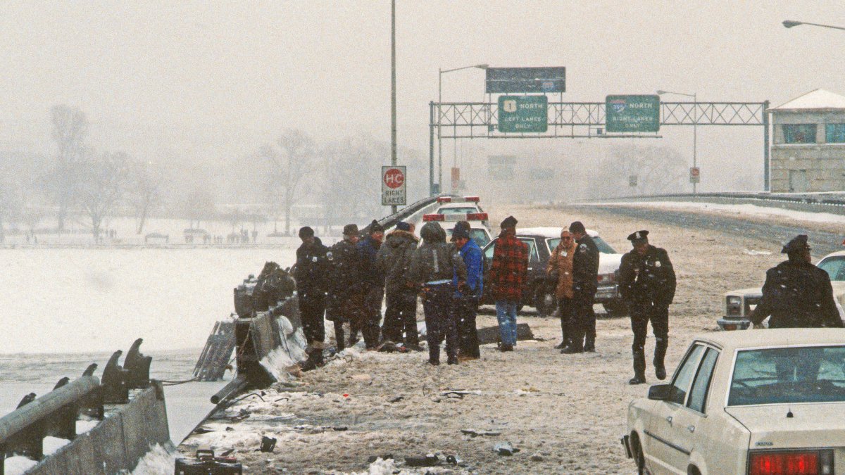 Accidente aéreo en el río Potomac en 1982 llevó a heroico rescate ...