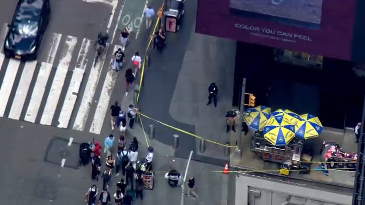 Times Square: grupo ataca con machete a hombre, según fuentes ...