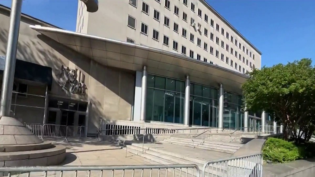 En corte el sospechoso de violar a niña de 13 años en Queens ...
