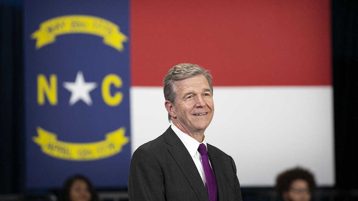 Carolina del Norte: gobernador Cooper no va a contienda con Kamala ...