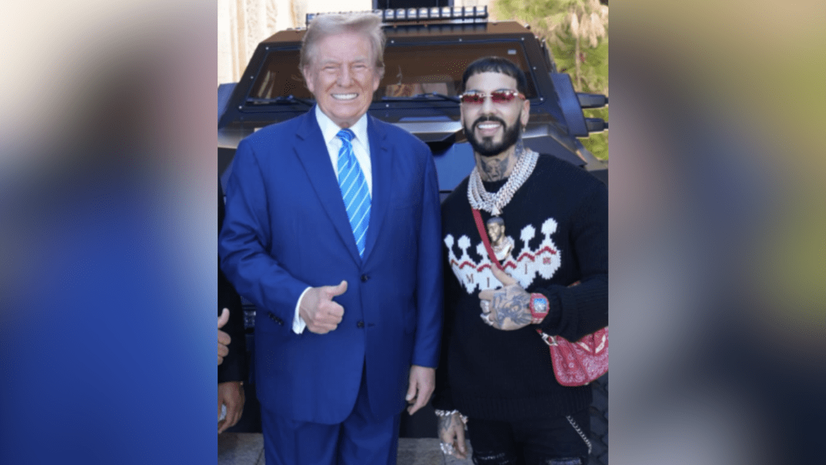 Anuel AA visita la casa de Donald Trump – Telemundo New York (47)