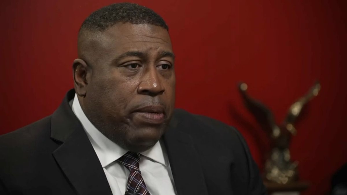 Suspenden al exjefe del NYPD Jeffrey Maddrey tras investigación ...