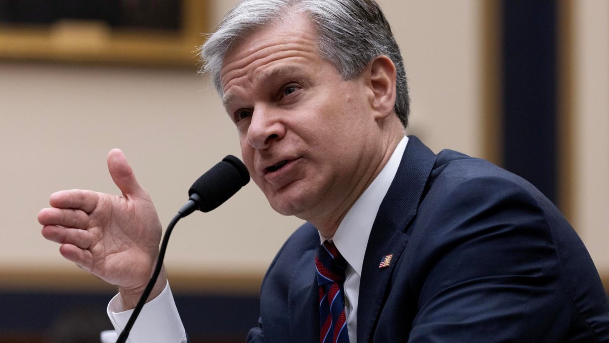 Donald Trump celebra renuncia de Christopher Wray – Telemundo ...