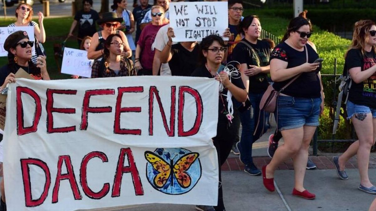 Qué pueden esperar migrantes con TPS, DACA o caso de asilo – Telemundo ...