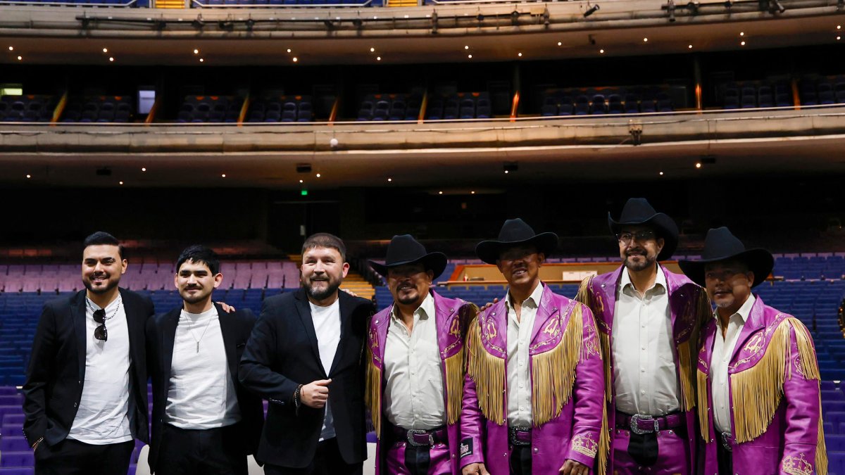 Banda El Recodo podría homenajear a Paquita la del Barrio – Telemundo ...