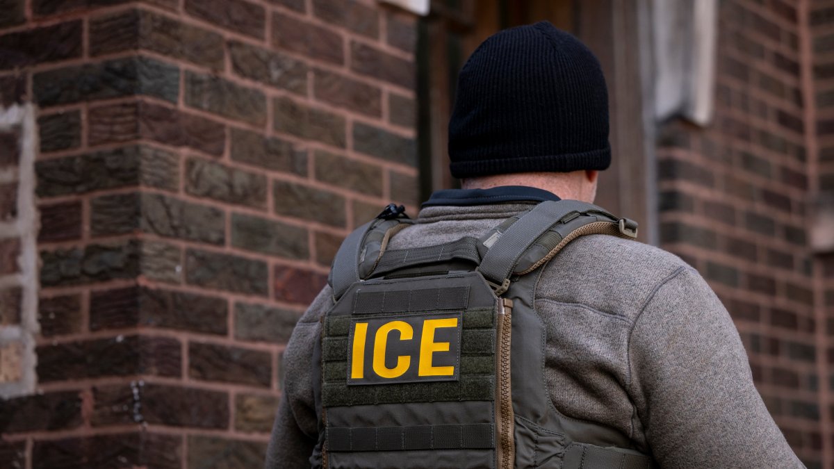 ¿Cuál es el uniforme de un verdadero agente de ICE? – Telemundo New ...