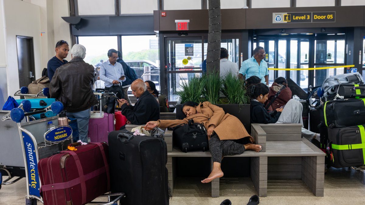 Siguen las cancelaciones y retrasos en el aeropuerto de Newark ...
