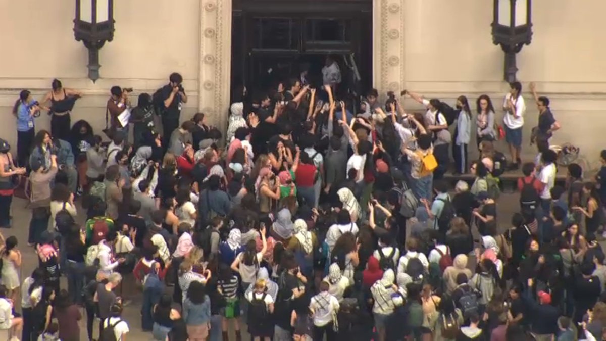 Universidad de Columbia: Manifestantes irrumpen biblioteca Butler ...