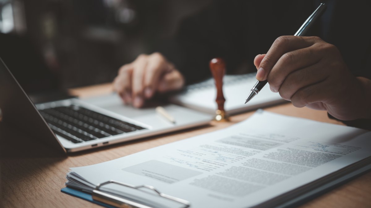 Leyes de NYC protegen del fraude en servicios legales – Telemundo New ...