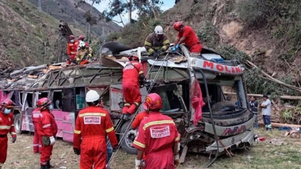 Accidente de bus de Expreso Molina en Perú deja muertos y heridos ...