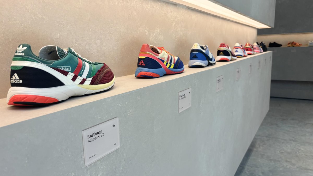 Calzado de Bad Bunny con Adidas en Museo de Arte de Puerto Rico ...