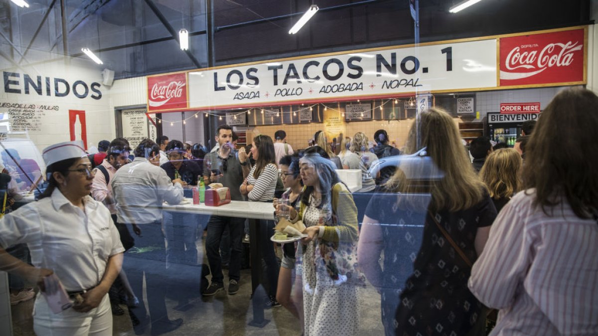 Turista demanda al restaurante Los Tacos No. 1 por salsa picante ...